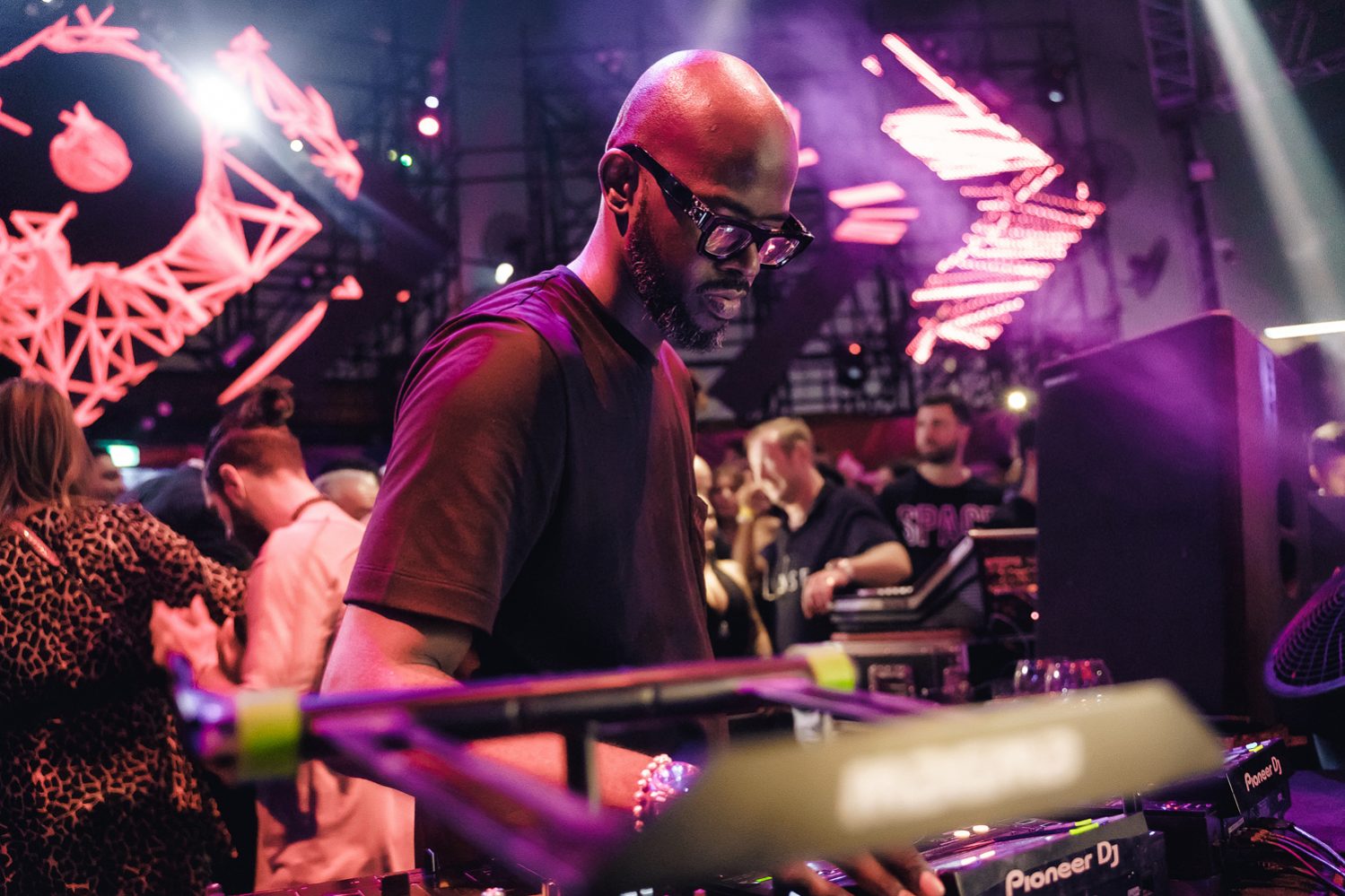 Black Coffee Hand Accident That Didn’t Stop Him From Making Himself A ...